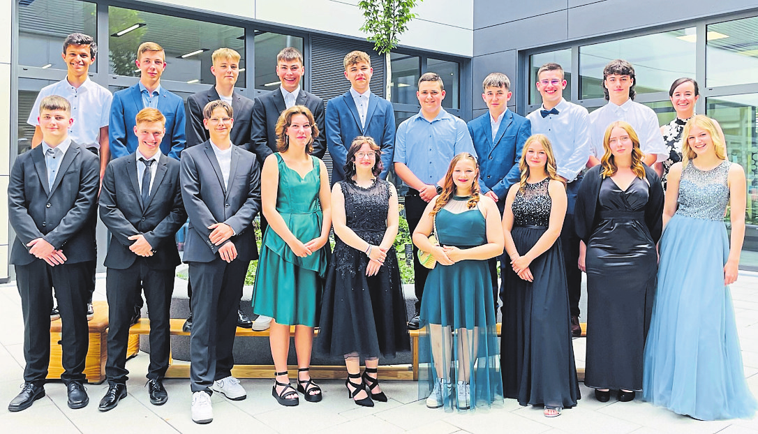 Die Abschlussklassen der Gesamtschule Schlitzerland - 92 ...