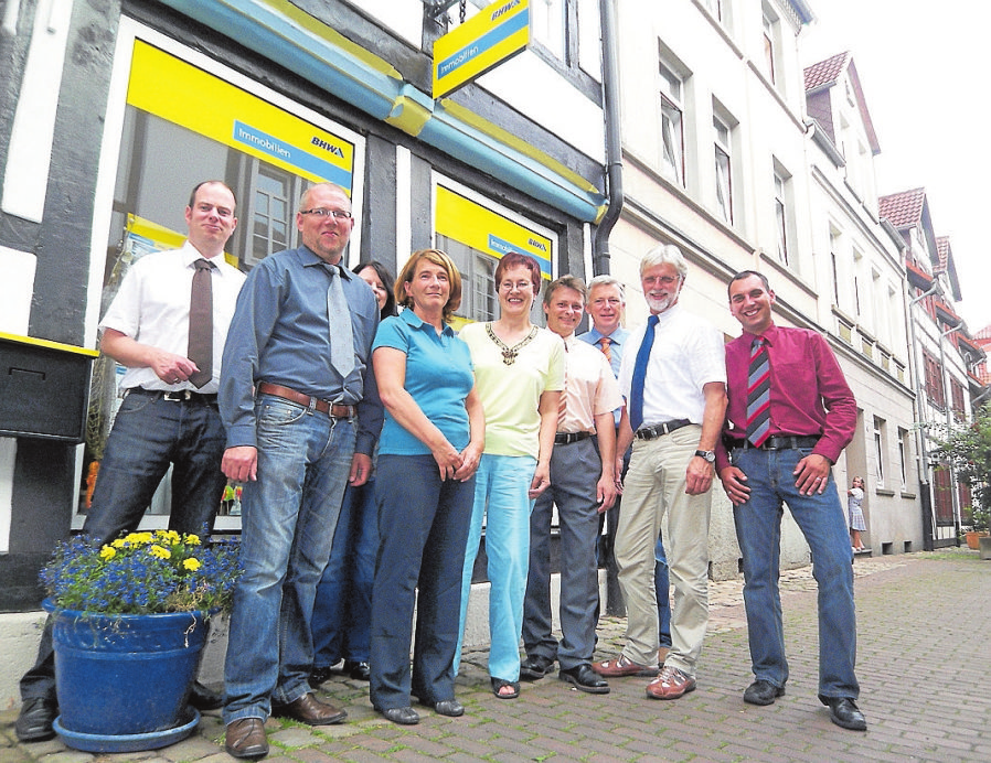 Eckhard Vogelsang, übergibt die Leitung des Unternehmens an Birte Kölln ...