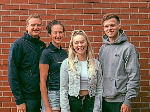 Influencerin Hella Gabbert gastiert mit ihrer Show vor dem Schloss ...