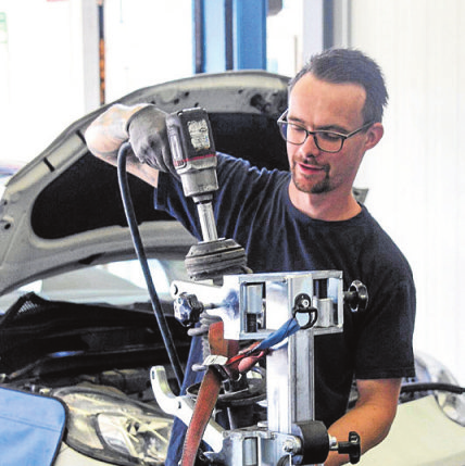 Fahrzeug Center Janke in Hameln: Kfz-Werkstatt/Holdienst - DeWeZet